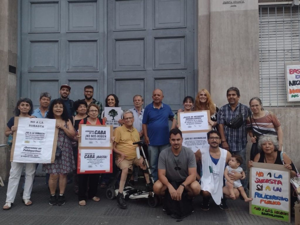 Nuevas protestas de vecinos contra el remate del edificio frente al ...